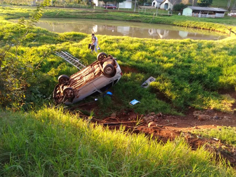 Capotamento é registrado na Sc 160 em Modelo - Rádio Interativa FM